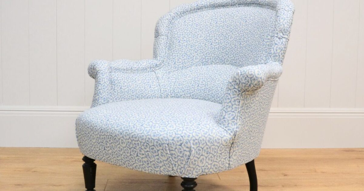 SMALL ARMCHAIR REUPHOLSTERED IN PRINTED LINEN FABRIC | Asnew